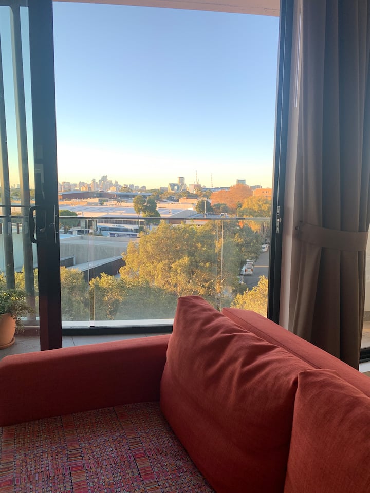 Sunny Studio Apartment With Stunning City Views - Rosebery