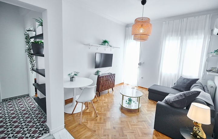 Sunny Top-floor Apartment In Athens - Athens