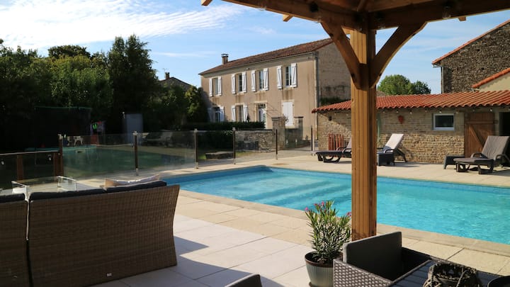 5 Bedroom French Farmhouse In The Poitou Charente - Francia