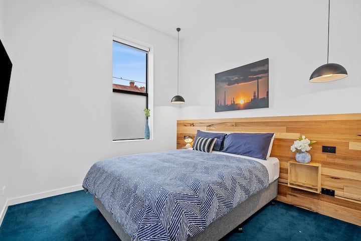 Electric Boutique Hotel Standard Queen Bed - Geelong