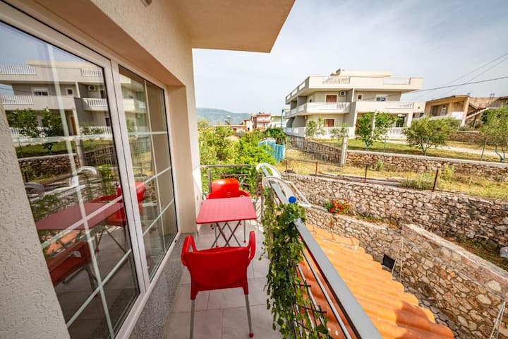 Villa Abiori, One Bedroom Apartment W/ Lake View - Ksamil