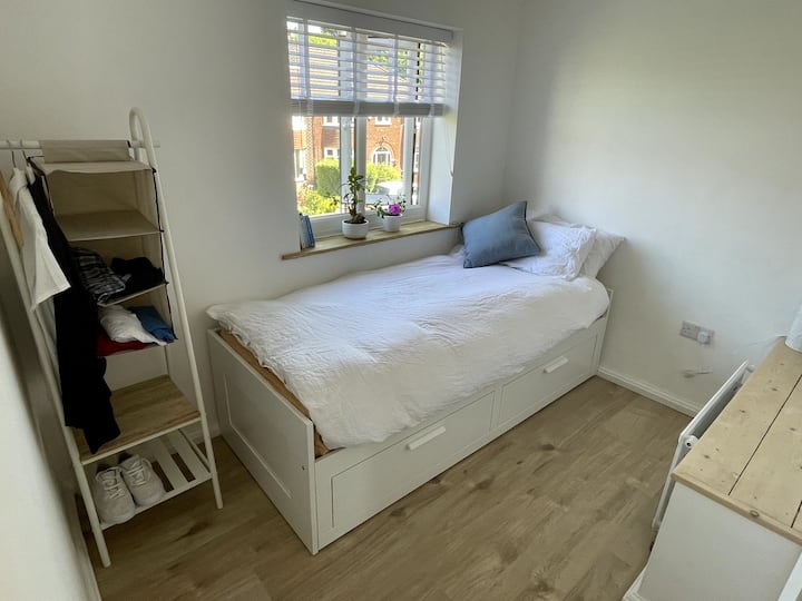 Homely Room In Sale, Manchester - Sale