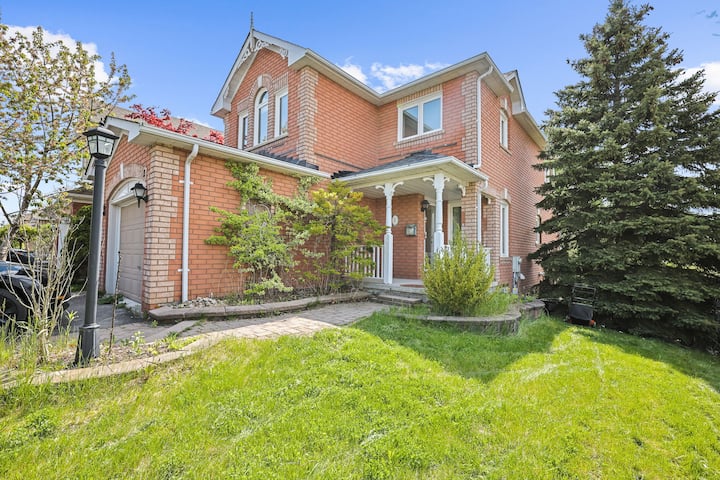 Newly Renovated 3br In Whitby | Family-friendly - Ajax