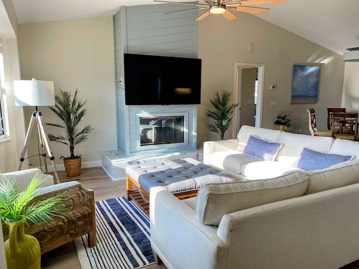 Canal Front Home 5 Mins To Beach - Bonita Springs, FL