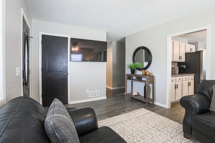 Dean's Den - Council Bluffs, IA