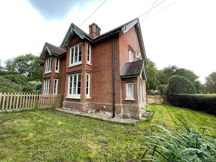 Charming 2 Bed Cottage + Garden - Ipswich, UK