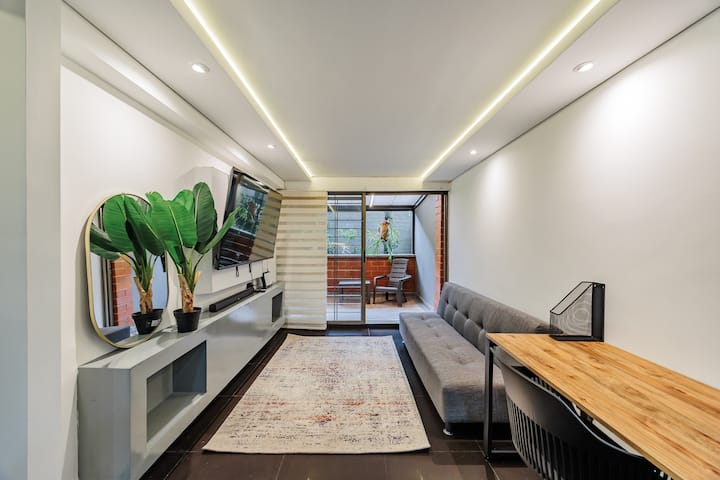 Amazing Apt Near Laureles W/pool,ac,office - Medellín, Colombia