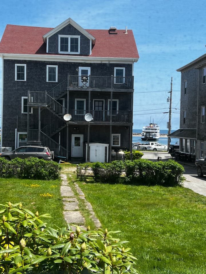 Payne Cottage. A Private Oasis In Downtown. - Block Island, RI