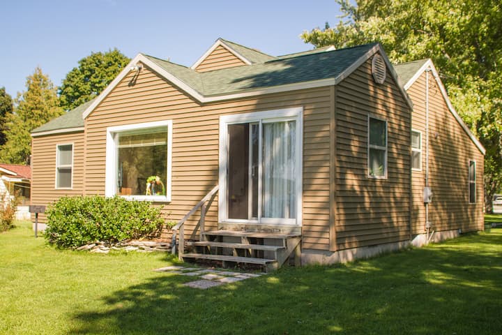 House Of Crystal Lake - Cabin No. 7 - Benzonia, MI