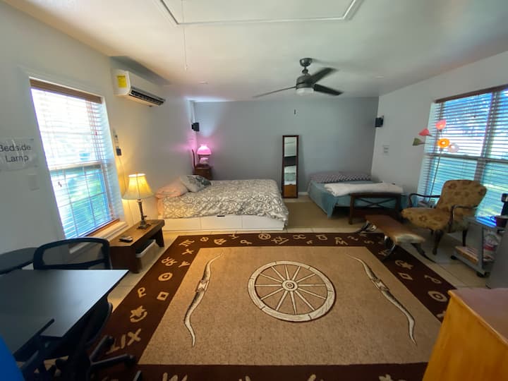 Small Studio In The Hill Country - Dripping Springs, TX
