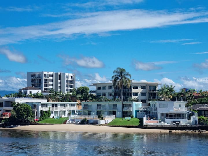 Watermelon House - Surfers Paradise