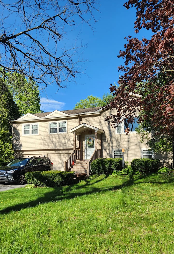 Close To Track! Pool & Back Deck - Saratoga Springs, NY