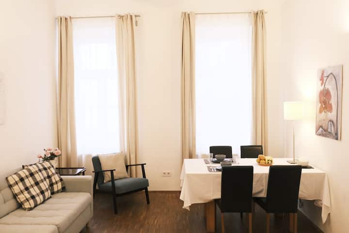 Naschmarkt Garden: Calm Apartment With Terrace - Wien