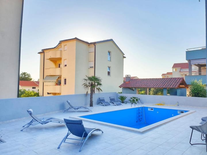 Dejavu Apartment With Pool - Novalja