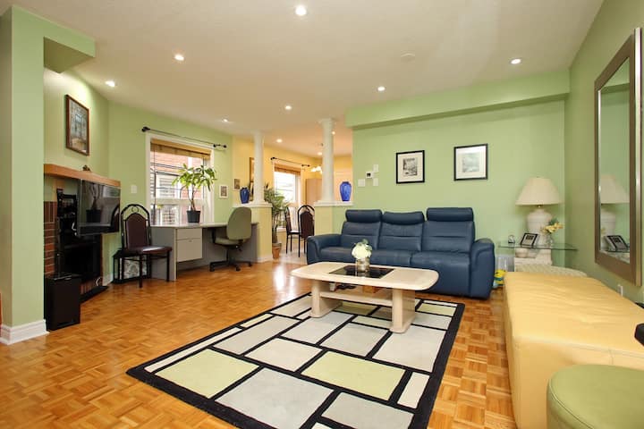 Entire Home - Downsview Home - Toronto