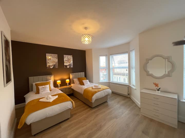 4br Contractor Home At Great Price - Best £ Direct - Lowestoft