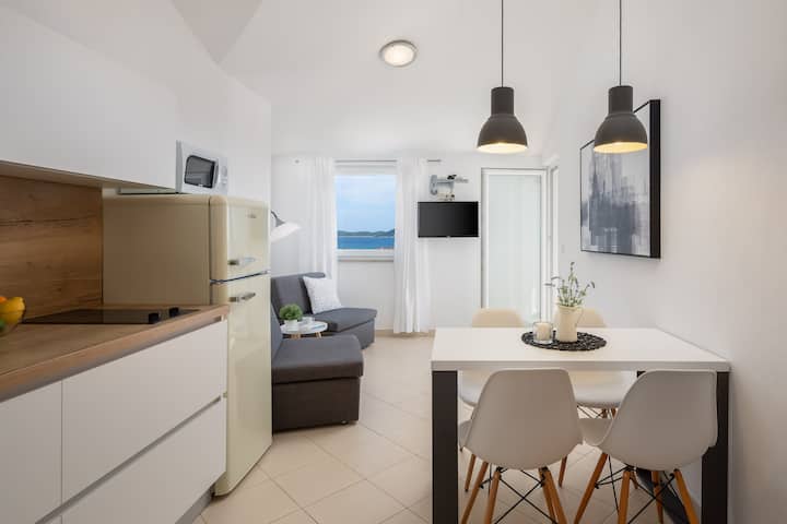 Apartman Tihi S Terasom I Pogledom Na More Viii - Vodice