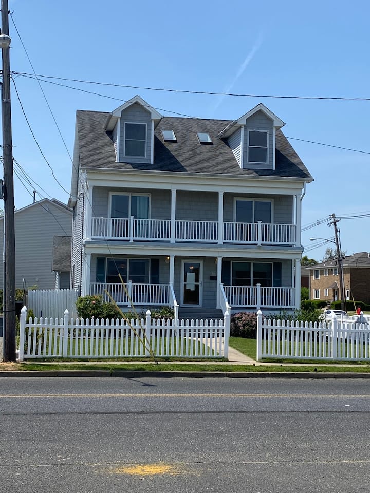 Beach Front House - Middletown, NJ