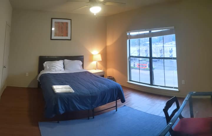 Private Bedroom Central Austin - Austin, TX