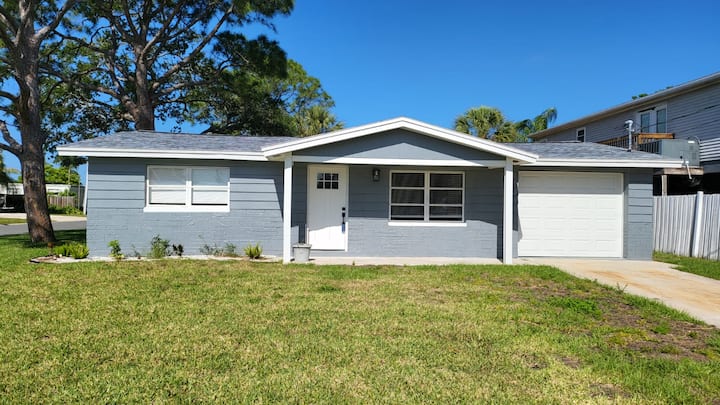 Quiet Canal Home - Hudson, FL