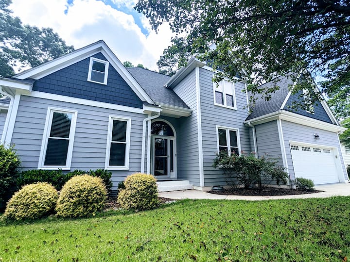 Spacious 5br, Hot Tub, Arcade Room & Ev Charger! - Raleigh, NC