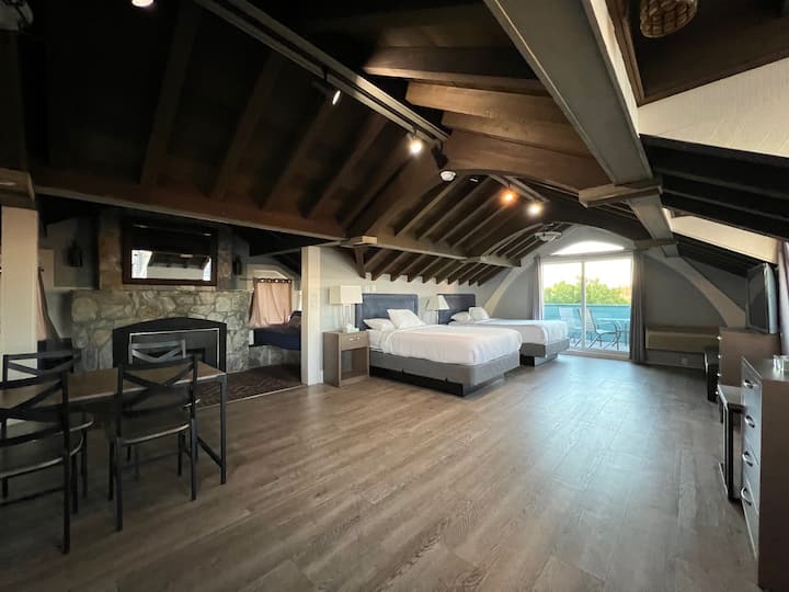 Family Balcony Room - Santa Cruz, CA