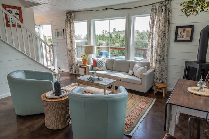 Farmhouse Cottage @ Old Pine Retreats - Montana
