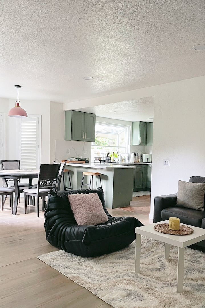 Serene Home Near John Wayne Airport - Irvine, CA