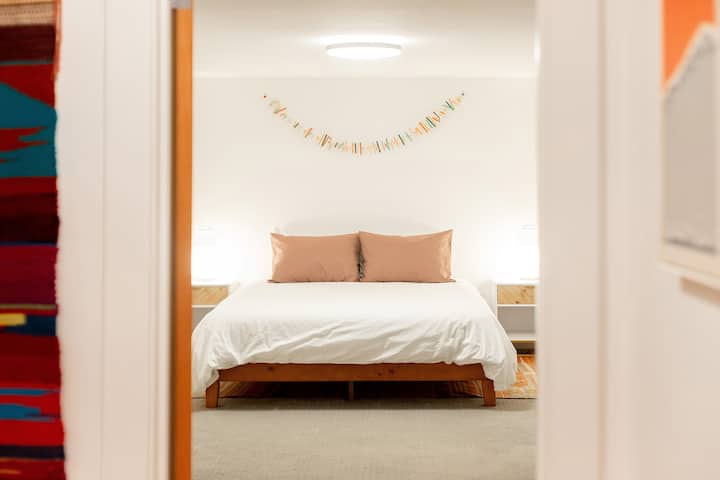 Southeast Sunset Apartment - Portland, OR