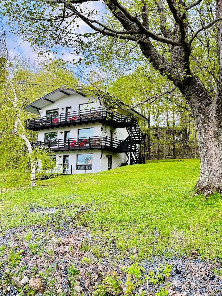 Cosy Apartment - Top Unit - Sutton