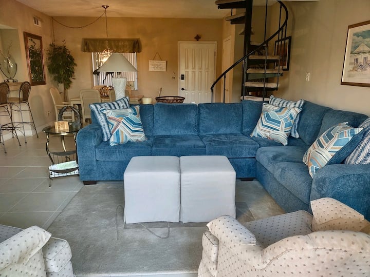 Coastal Condo Just Steps From The Beach - Île de Hilton-Head, SC