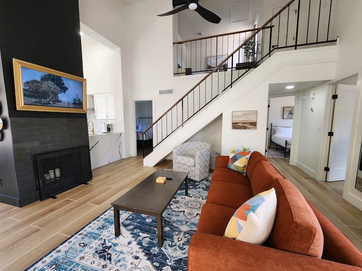Modern Home W/t Firepit, Unique Backyard / Slps 7 - 鳳凰城