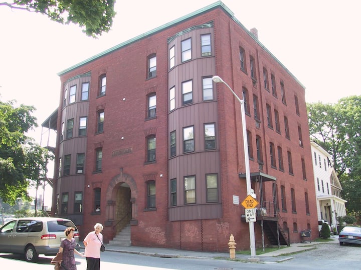 Convenient To Wpi Mcphs Hospital - Worcester, MA
