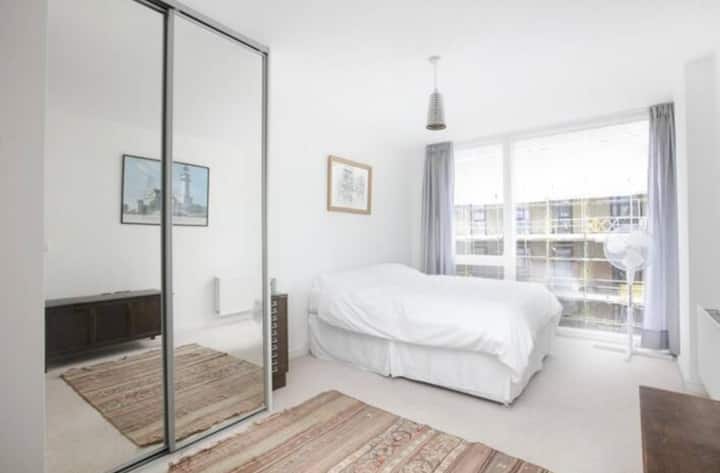 Central One Bedroom- No Short Stays. - Selhurst Park Stadium