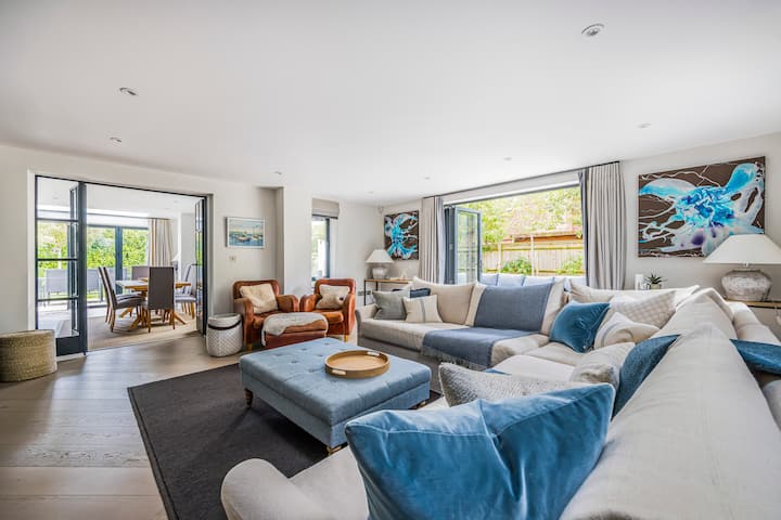 Modern Stylish Bosham Home | Pass The Keys - Chichester