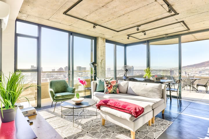 Lux Bo Kaap Apartment | Pool Deck | Mountain Views - Camps Bay
