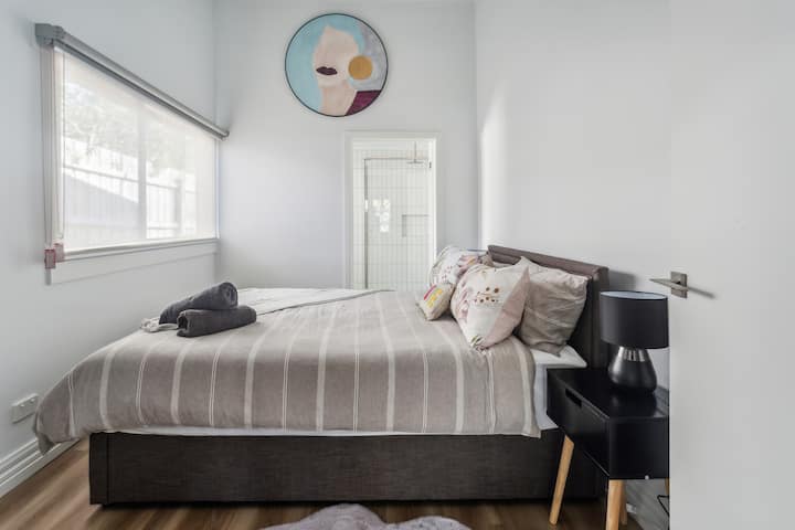 A Modern Coastal Stay In Dromana - Dromana