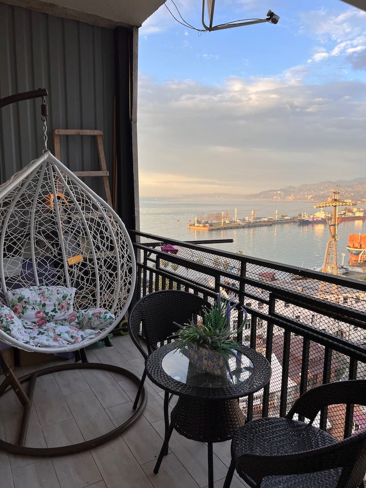 Уютная трешка с видом на море - Batumi