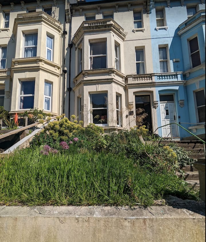 2 Bedrooms On Private Floor Within Victorian Home - Hastings