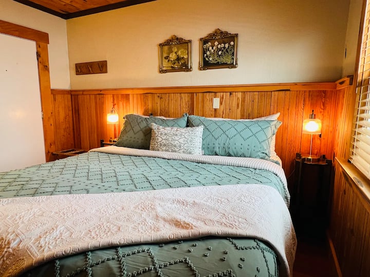 Country Bumpkin City Escape! Kitchen Use+fridge - Placerville, CA