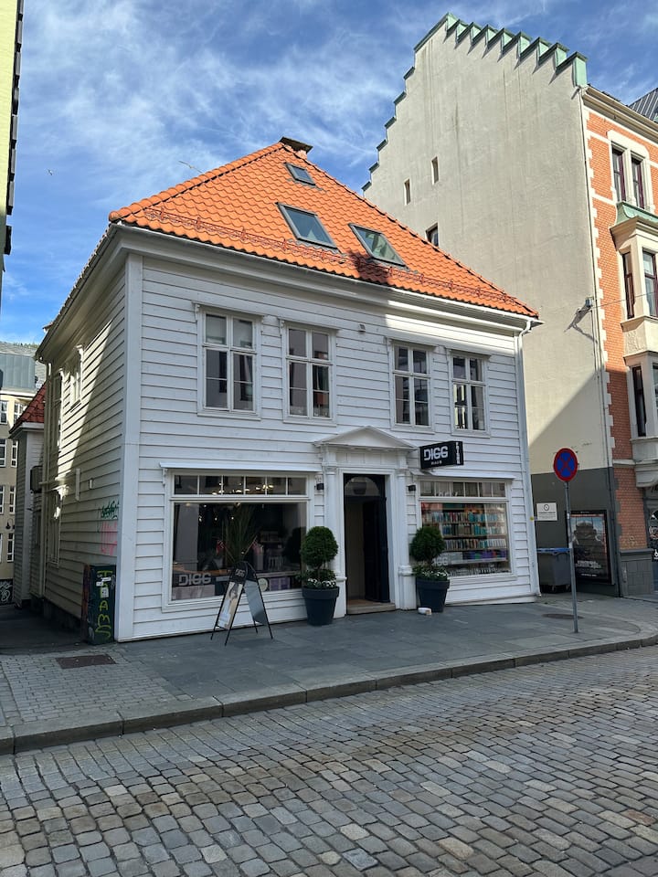 8 Senger Midt I Bergen Sentrum - Bergen