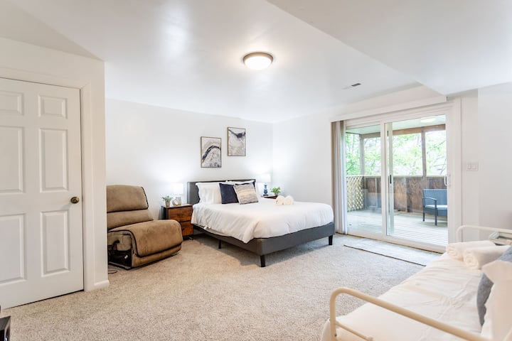 3br Gem Near Hot Spots - Deck - Pittsburgh, PA