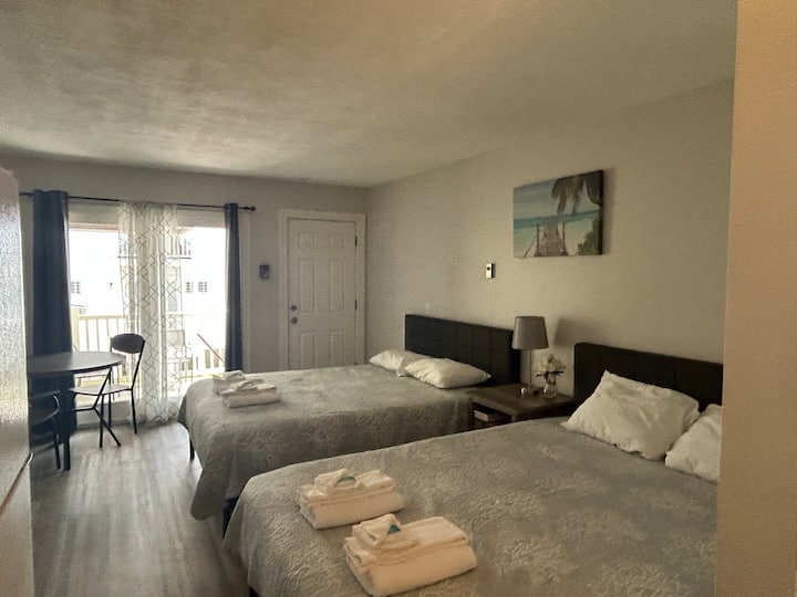 2 Queen Beds With Kitchenette - Hampton, NH