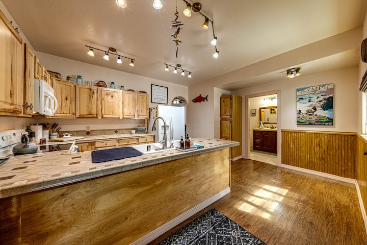 Wildernest Retreat - Forks, WA