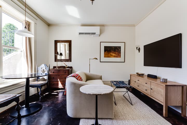 Stylish & Sophisticated Apartment On Uo Campus - Eugene, OR