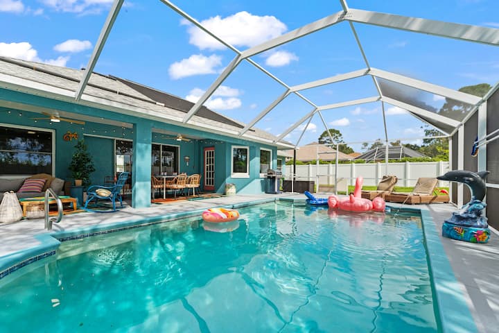 Tropical Backyd Oasis! Covered Pool, Bbq + Dining! - Palm Coast