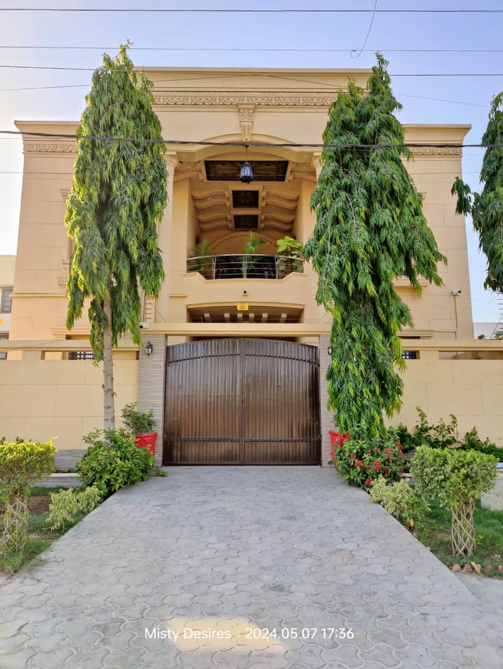 Home Away From Home Properties Llc First Floor A - カラチ