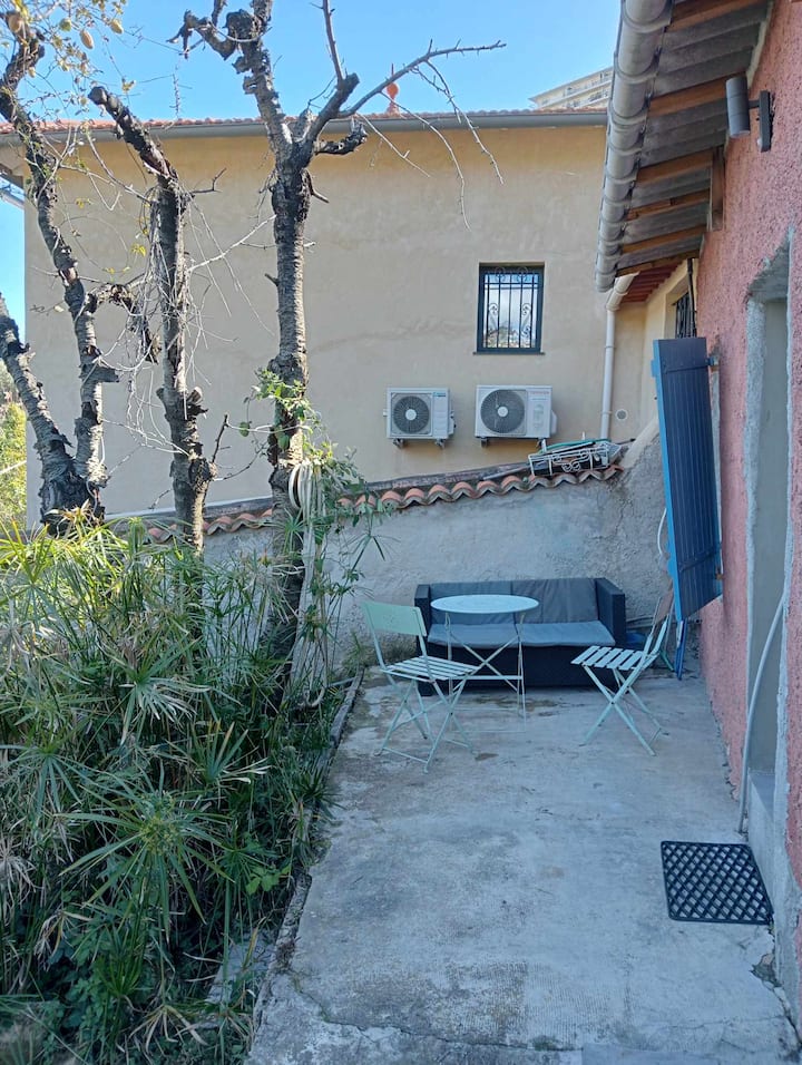 Studio Meublé Coin Jardin - Nizza