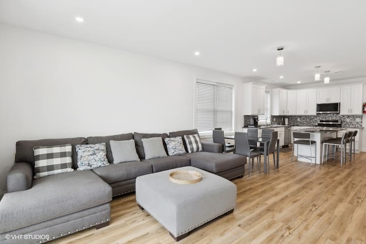 The Gray Pearl
4bedroom 6beds 4baths With Linens - Seaside Heights, NJ