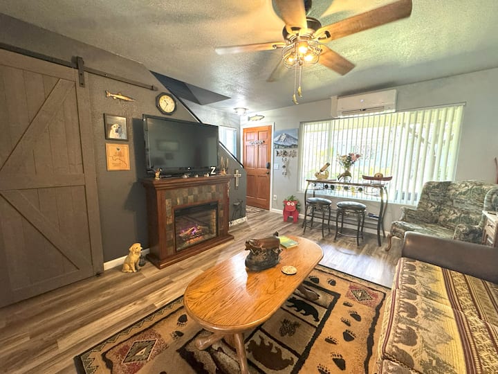 ‘Z' Place To Be In Mount Shasta - Longterm Stay - Mount Shasta, CA